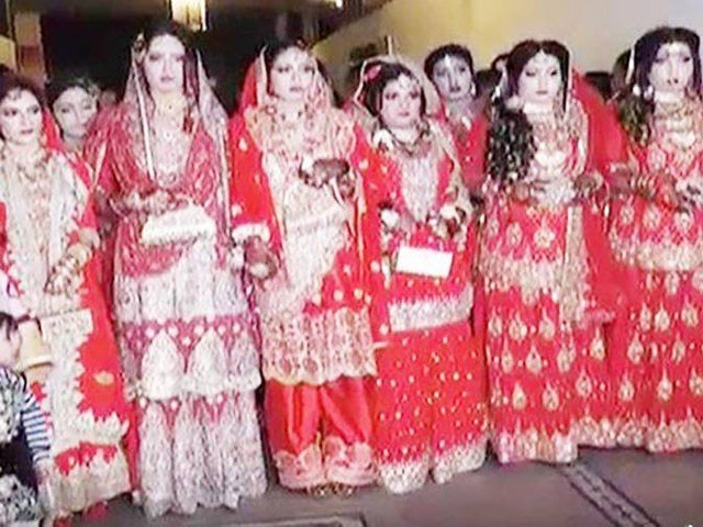 Six Multan sisters tie a knot with six brothers. – VOSA